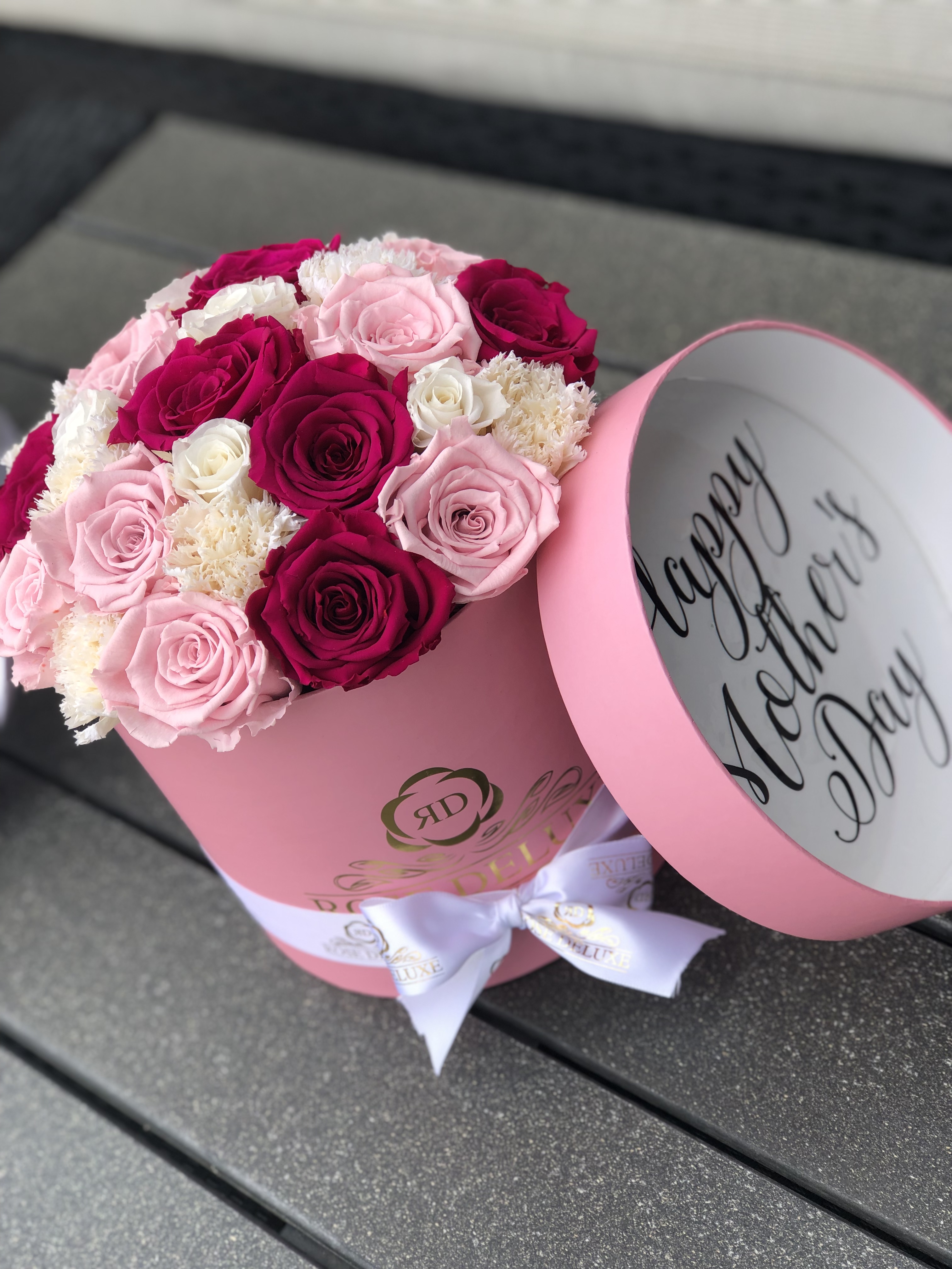 Medium Round – Rose Deluxe Arrangement | Rose Deluxe