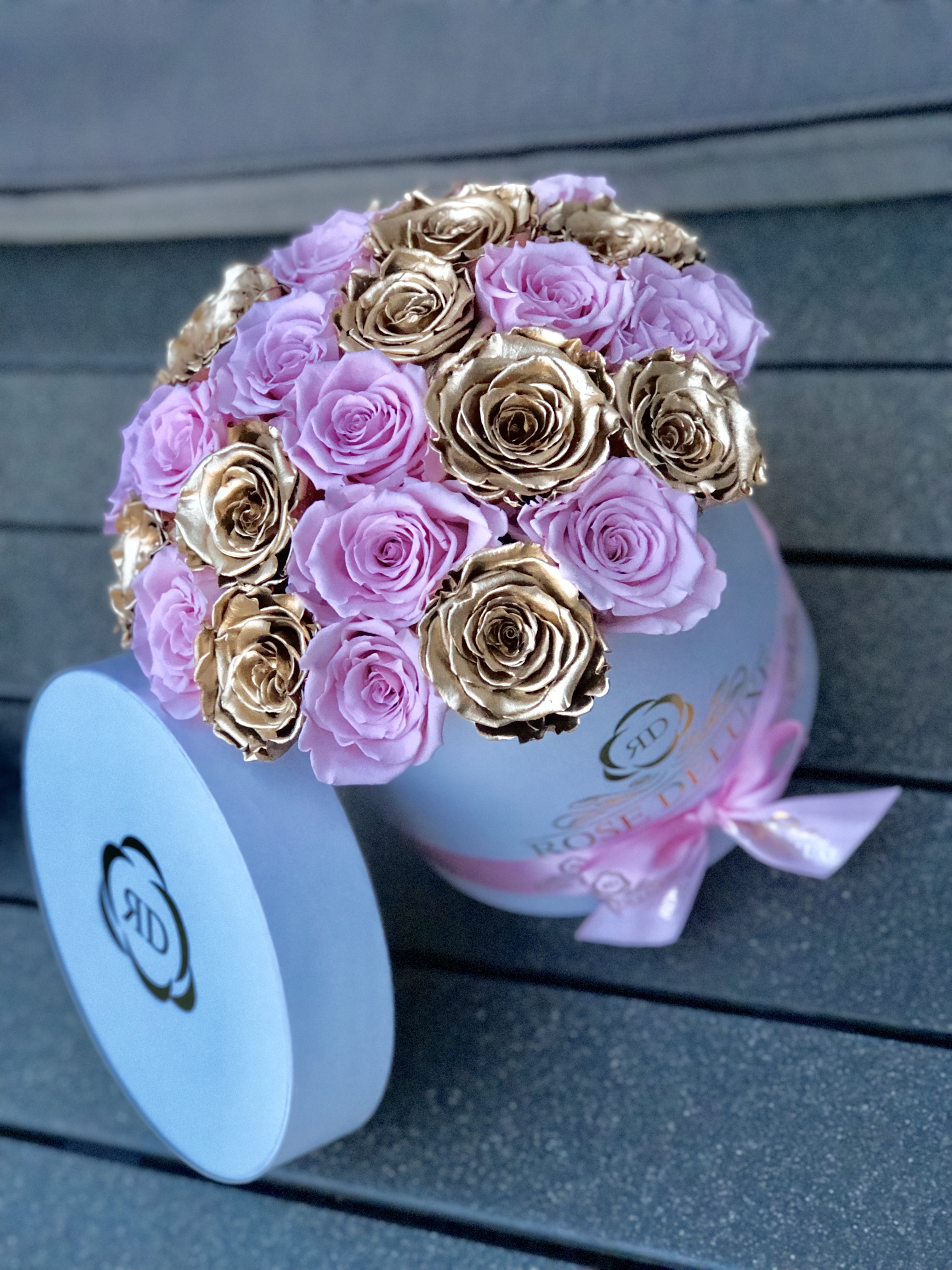RD MEDIUM ROUND DOME SHAPE BOX – Rose Deluxe