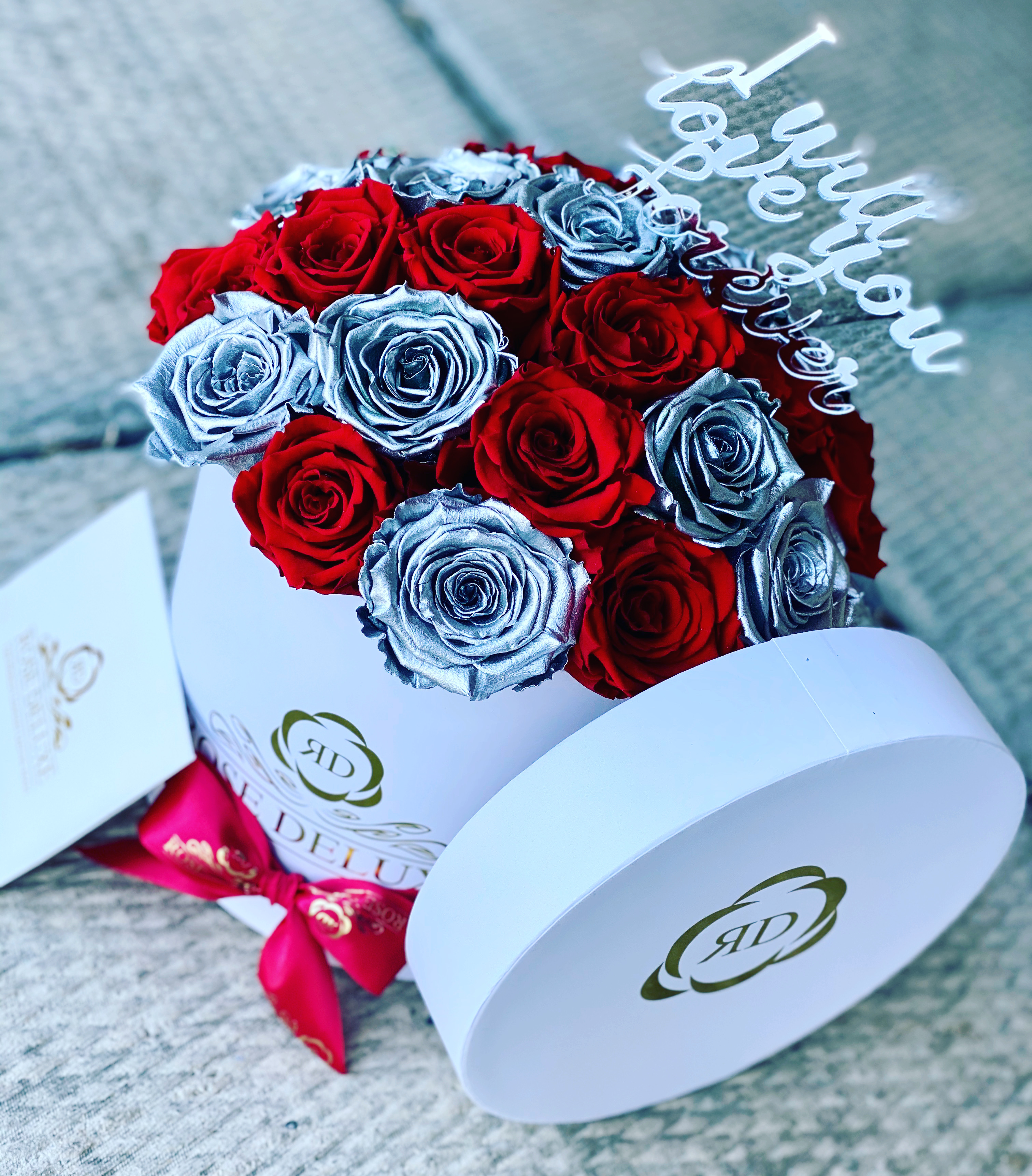 RD MEDIUM ROUND DOME SHAPE BOX – Rose Deluxe